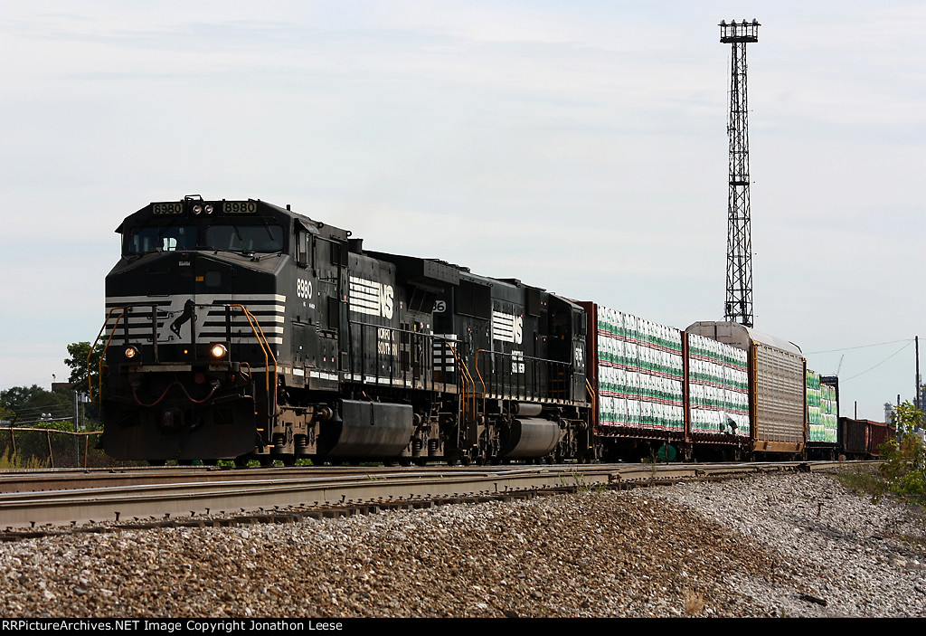 NS 8980 pulls west out of the yard with 289